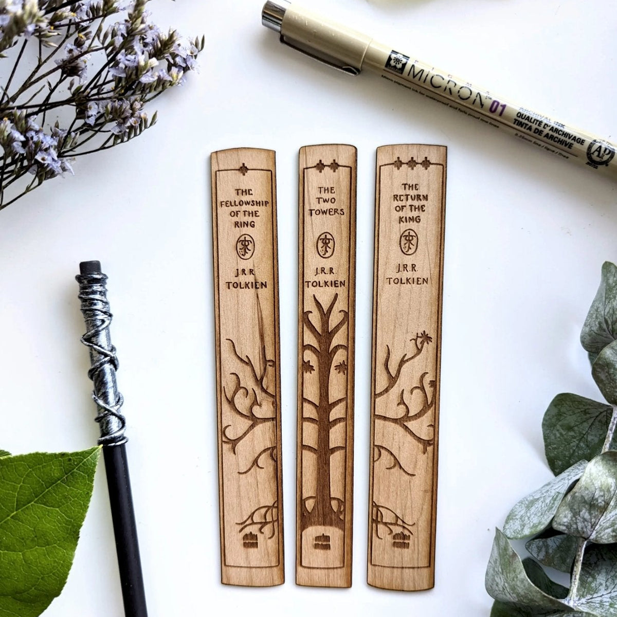 Tolkien LotR Book Spine Trio Wooden Bookmarks - Kirjamerkit -- Kauppa ...